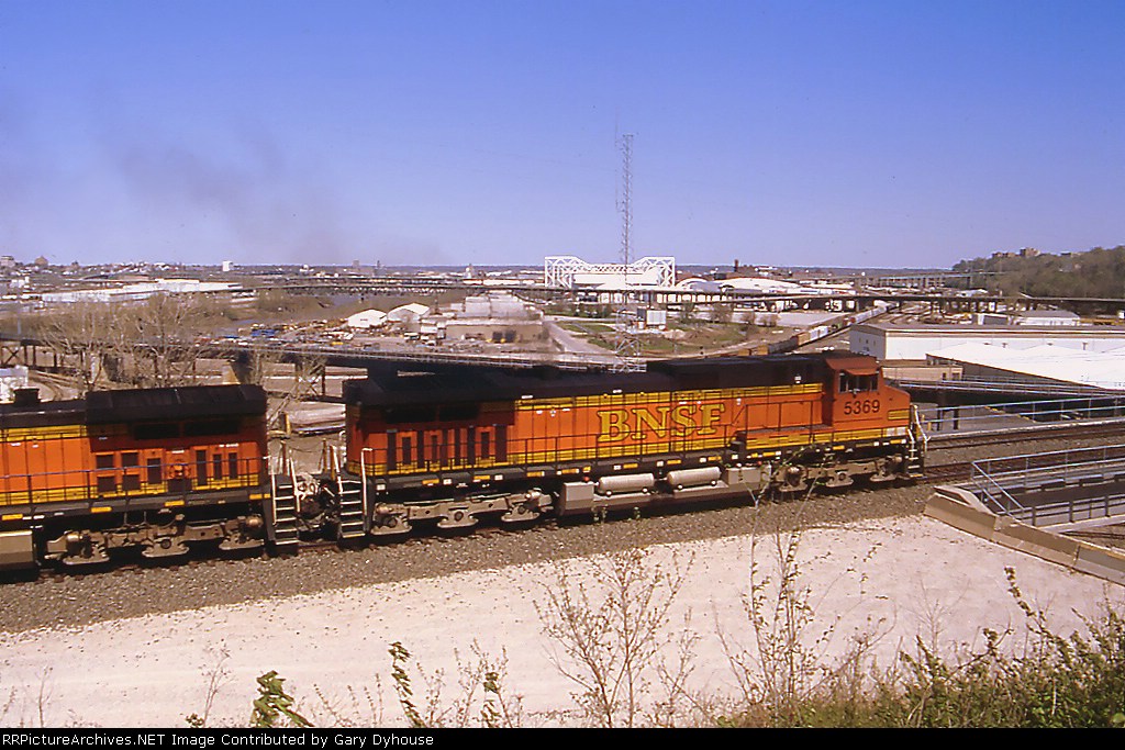 BNSF 5369